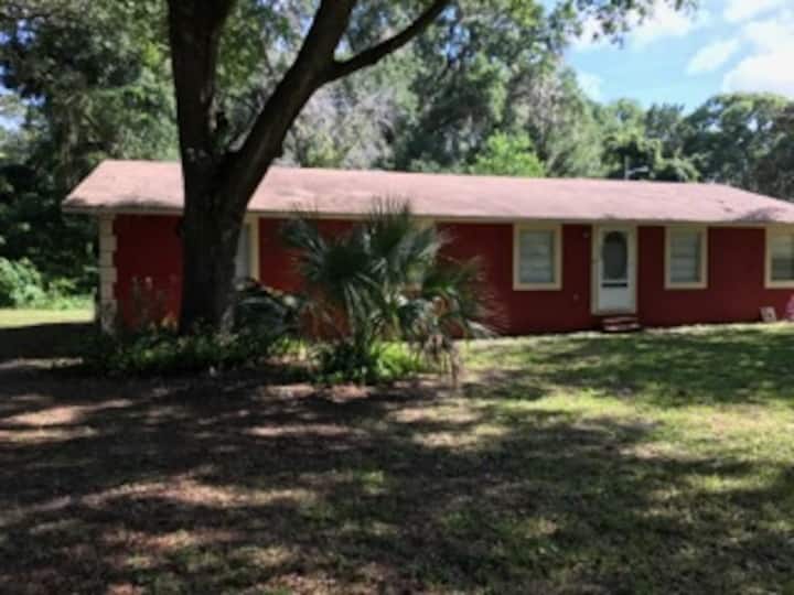 Very Spacious House 6 Miles From U Of Fl Va/shands - Gainesville, FL