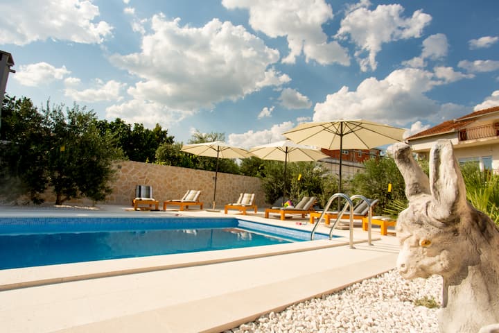 Spacious & Cozy Villa With Private Pool In Split - Split