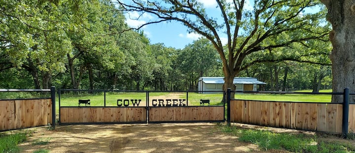 Cow Creek Cottage & Venue - Trinidad, TX