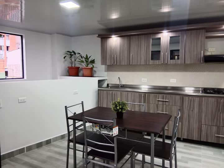 Apartamento En Medellín, Cerca A Laureles - Medellín