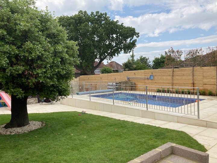 4 Bed Holiday Lodge With Heated Pool + 2 Bed Annex - Isle of Wight