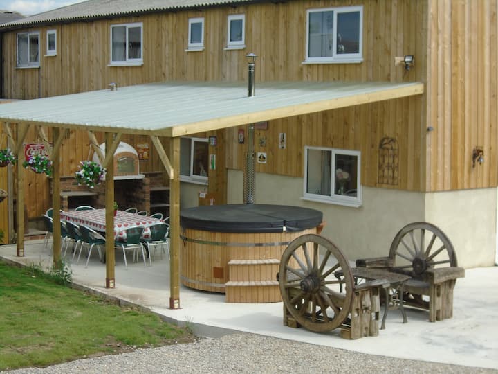 Hot Tub Accomodation For 12 6 Bedrooms All On Suite Yorkshire - Ripon