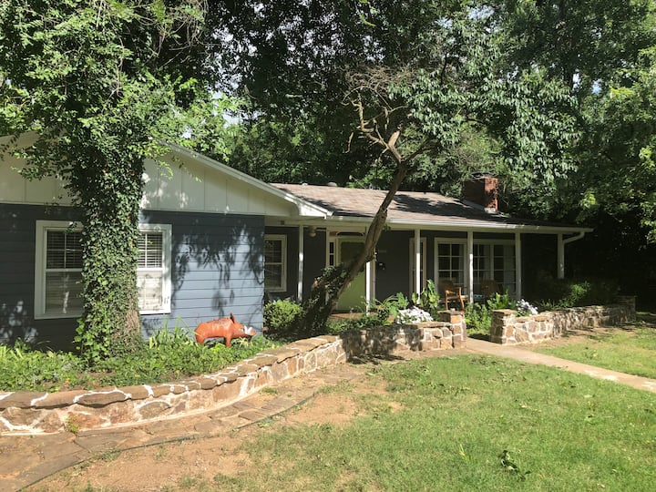 *Walk* To Razorback Games From This Charming Home! - Fayetteville, AR