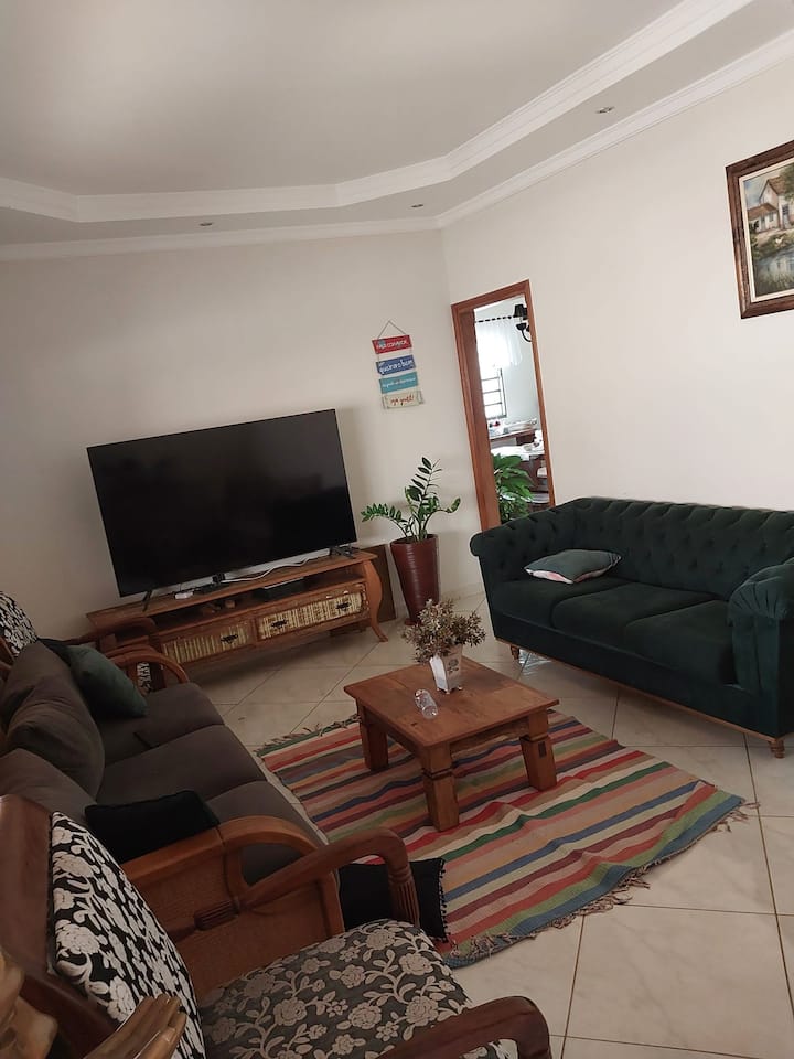 Linda Casa Com 3 Dormitórios Muito Aconchegante - Alfenas