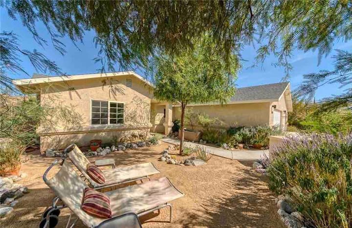 Cactus Casbah: A Gorgeous Joshua Tree Retreat - Joshua Tree, CA