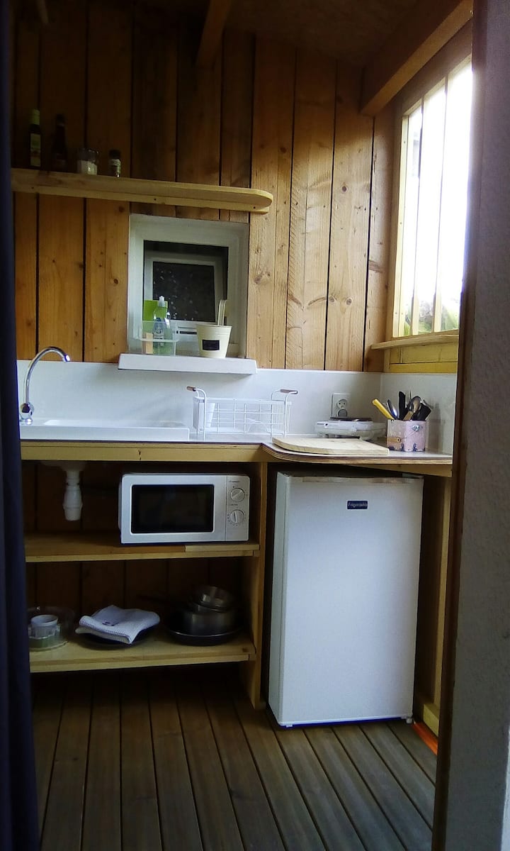 Accès Indépendant/petit Dèjeuner/cuisine D'appoint - Saintes