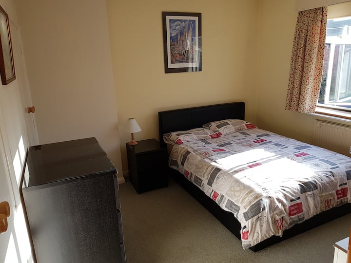 The Spacious Double Room - St Albans