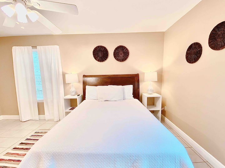 Spacious Master Bedroom - Near I-10 - Tallahassee, FL