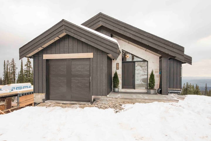 The Rusty Chalet - Big White Ski Resort, BC