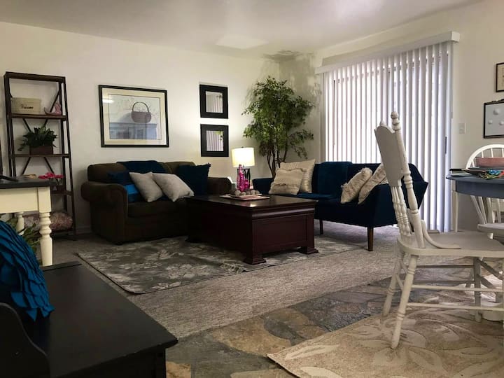 Bright & Clean Main Level Condo, Close To Downtown - West Valley City, UT