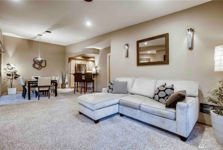 Prime 2br Condo In Downtown Bellevue - Bellevue, WA