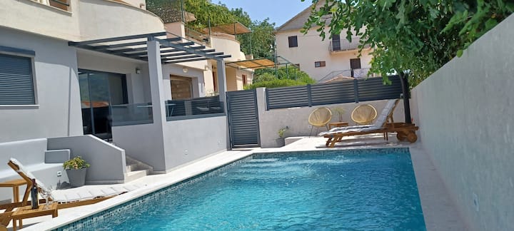 Luxory Apartment 3 With Swimming Pool - Jelsa