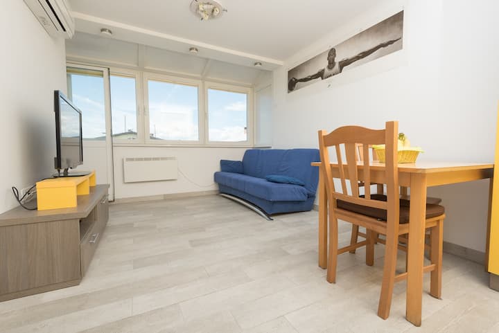 Sunny & Modern + Free Parking & Top Balcony View! - Ljubljana