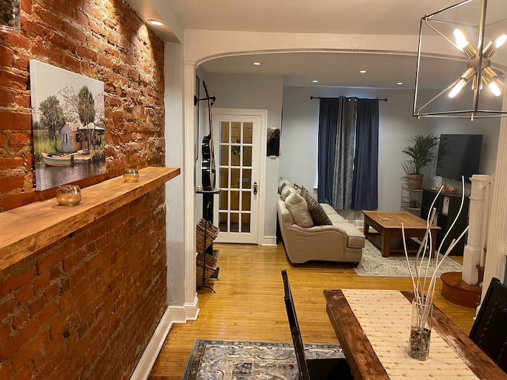 Spacious  3bdrm Home In Philadelphia With Deck - Philadelphia, PA