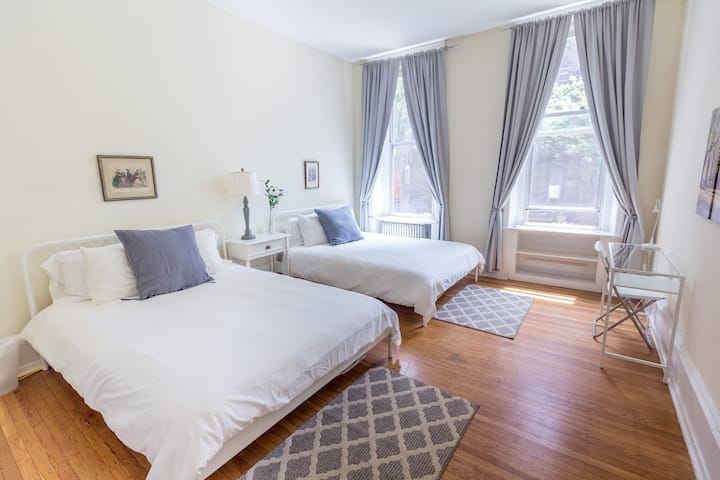 Spacious Rittenhouse Brownstone Apartment - 필라델피아