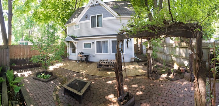 Charming Private Guest House And Terrace - Rochester, NY