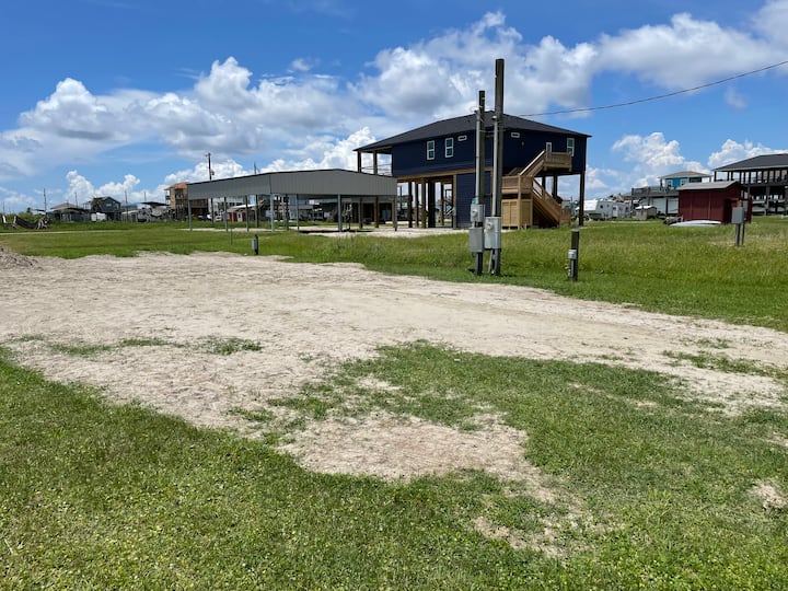 Uncovered Beachside Campsite For Your Rv. - Crystal Beach, TX