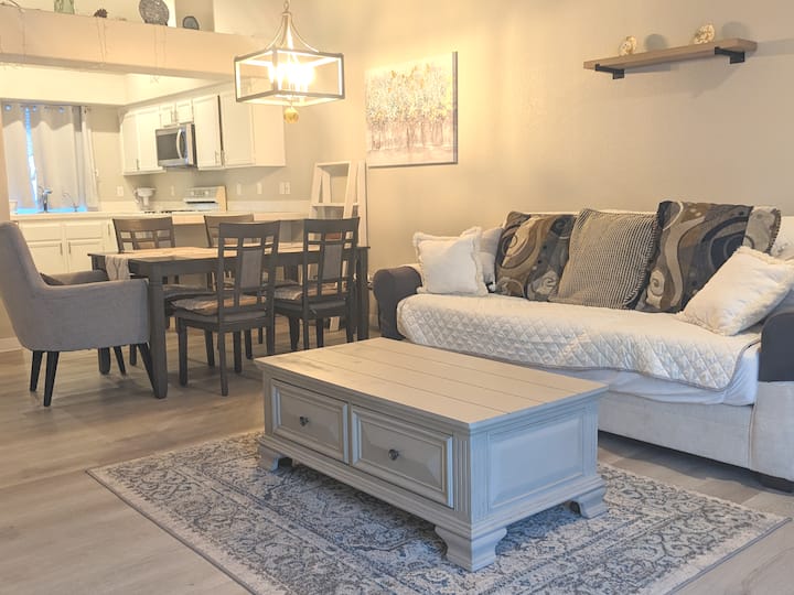 Gated Community Townhouse Next To Golf 1bed /1bath - Las Vegas, NV