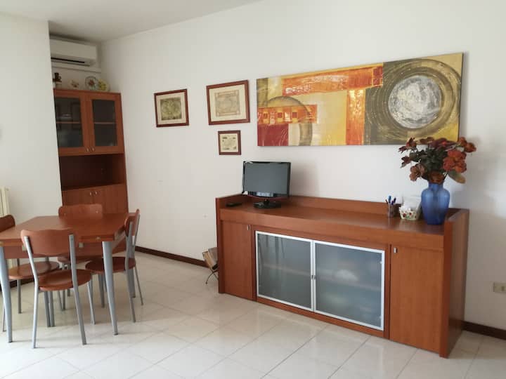 Otrante: Central Appartement De Trois Pièces - Otrante