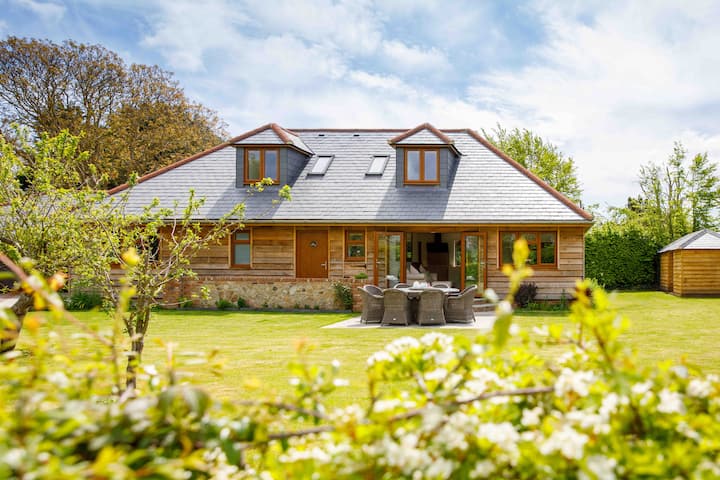 Beautiful Cottage Idyllic Location Sleeps 8 - Bognor Regis