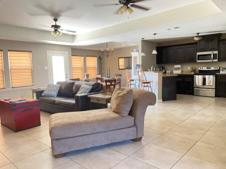 Cozy Airport Area Home - Del Rio, TX
