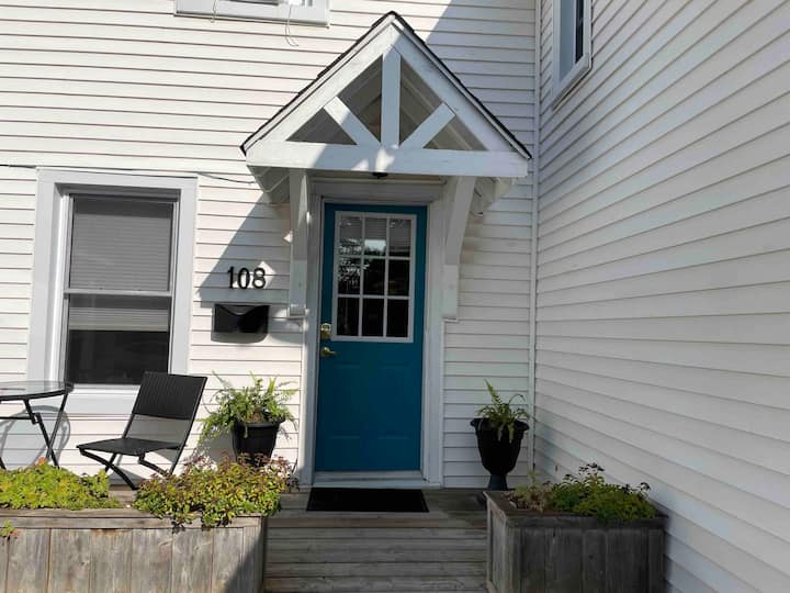 Loft Bedroom, Victorian Charmer Downtown Near Bgh - Brockville