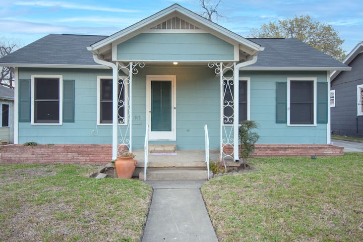 Cozy 2bdrm/1bath.  Pet Friendly/close To Downtown. - San Antonio, TX