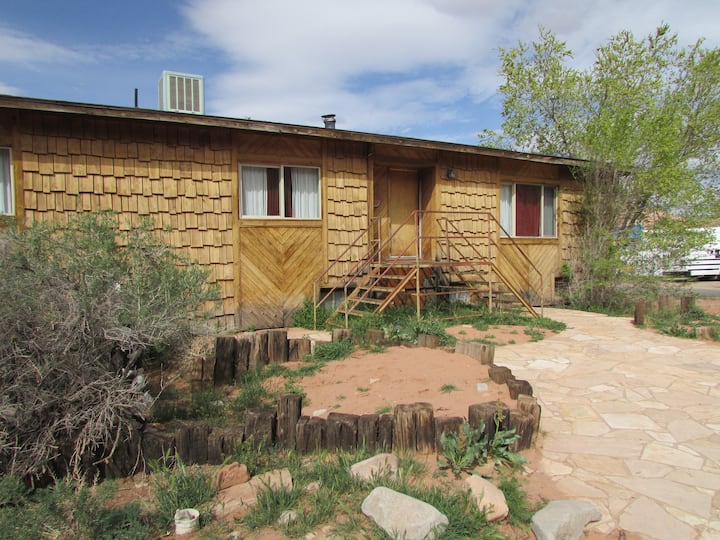 Two Story, 8 Bedroom, Sleeps 29, Budget Group Home - Moab, UT