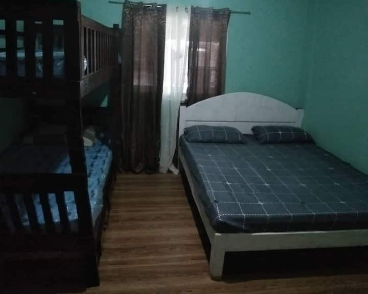 Jul'z Guest House Near New Clark City - Capas