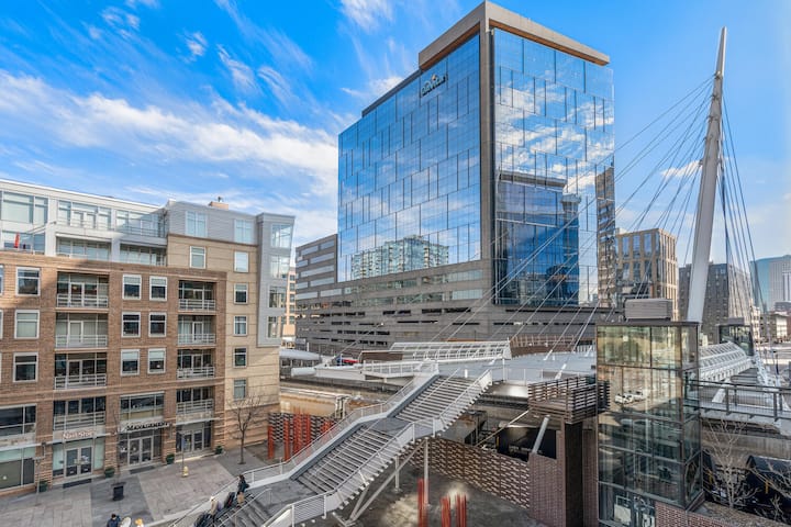 Iconic View Of The Millenium Bridge! Downtown! - Denver, CO