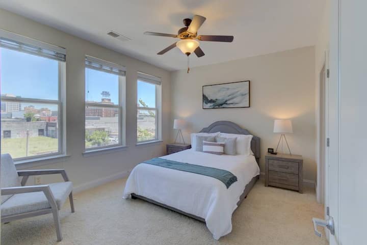 Downtown Home W/ ⚡️🚗 Charging Garage, Rooftop Views - Memphis, TN