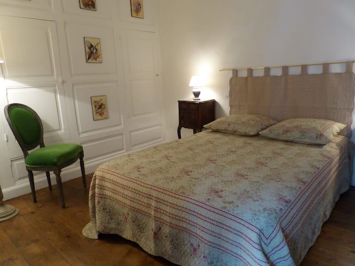 Lou Catou : Chambre Les Oiseaux - Salers