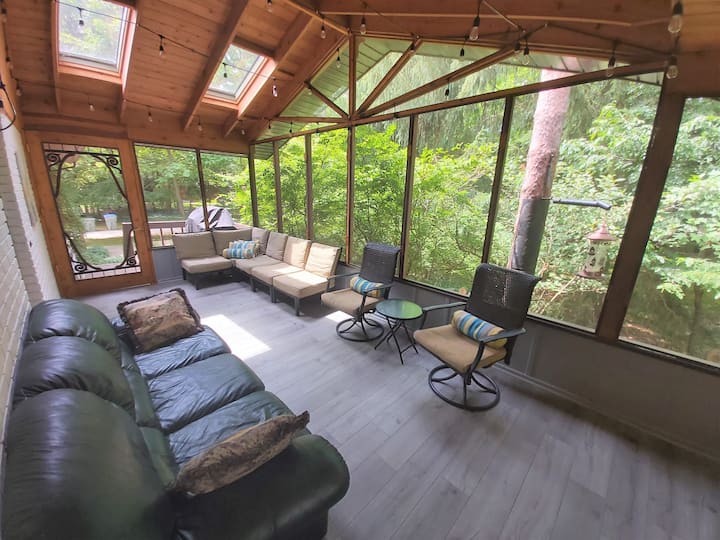 Large, 5 Bdrm Family Cottage In Southcott Pines - Grand Bend