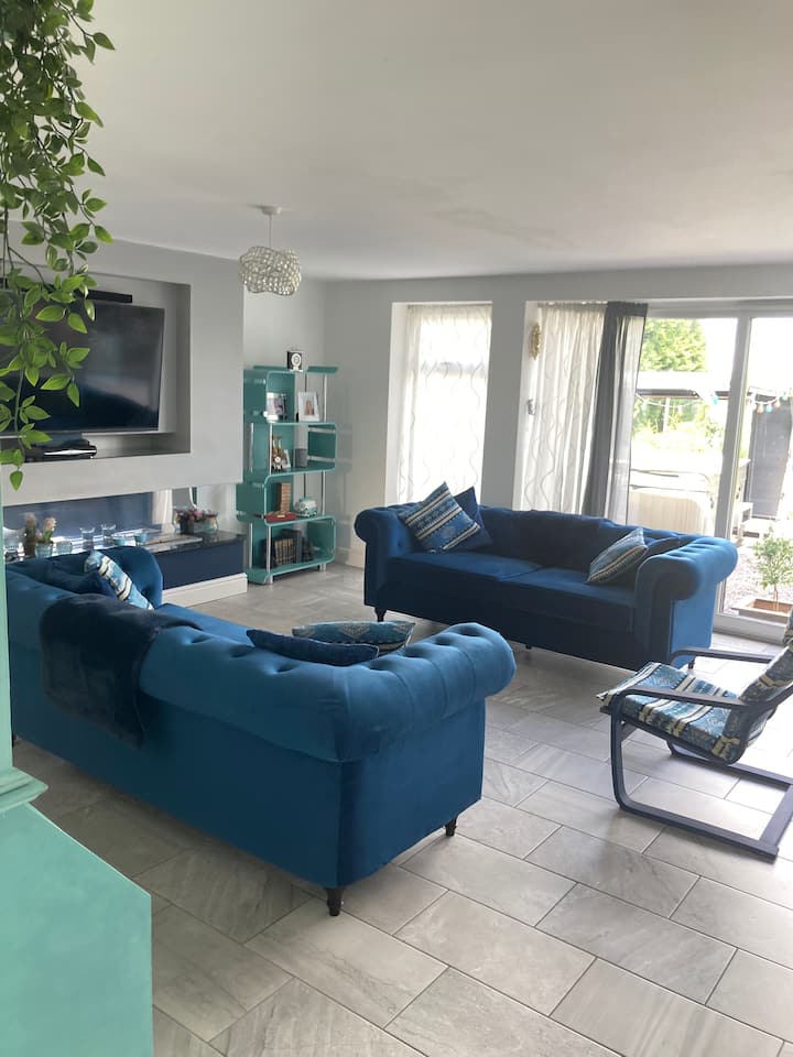 4 Bedroom, 4 Ensuite Large Plot, Ample Parking - Vale of Glamorgan