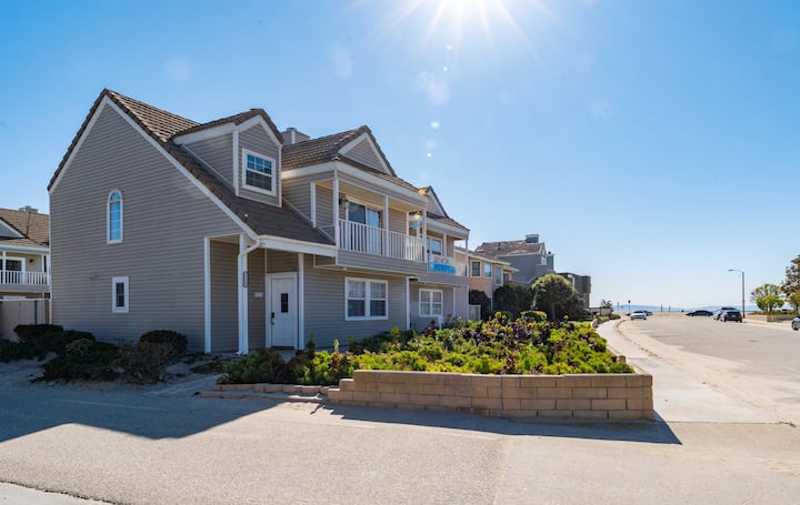 Mandalay Shores Coastal Retreat 2br Townhouse - Port Hueneme, CA