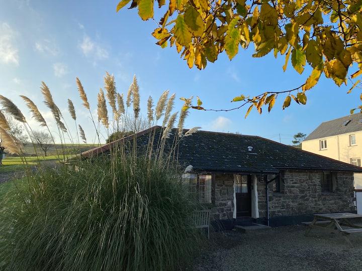 Pump Cottage - 5 Minutes Drive To The Beach. - Rockham Bay