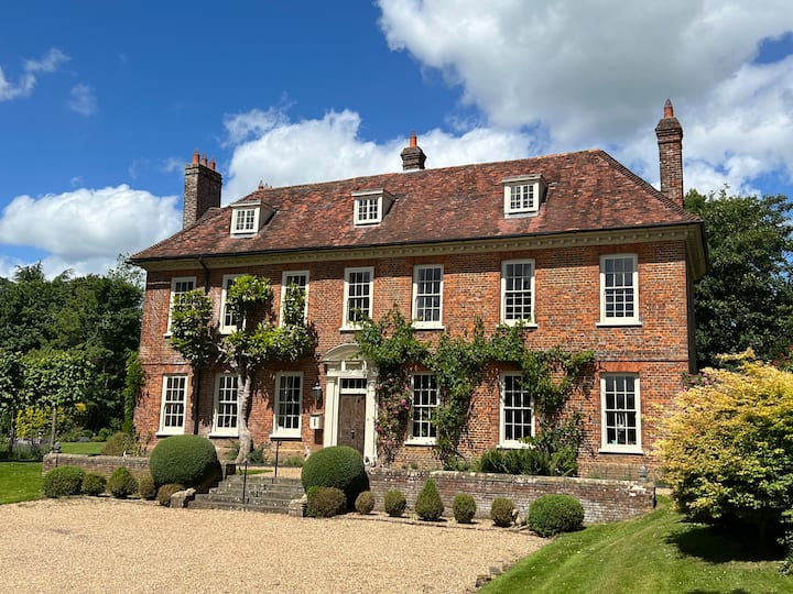 Beautiful Top Floor Apartment In Historic Building - Kent