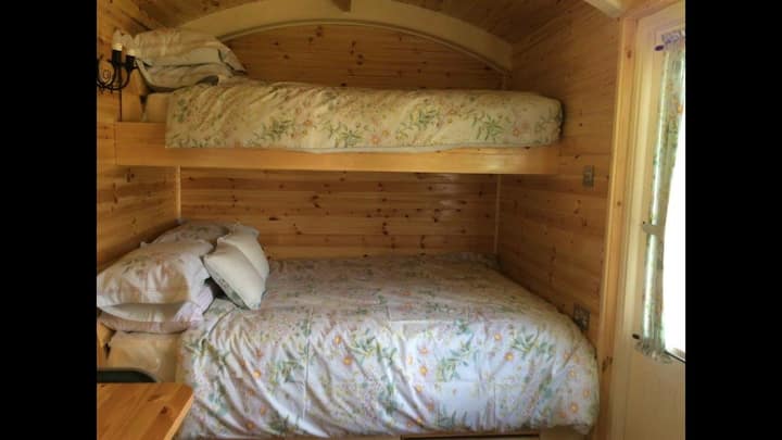 Swallow Bank Shepherds Hut2 Hayfield
Sleeps Upto 3 - Glossop