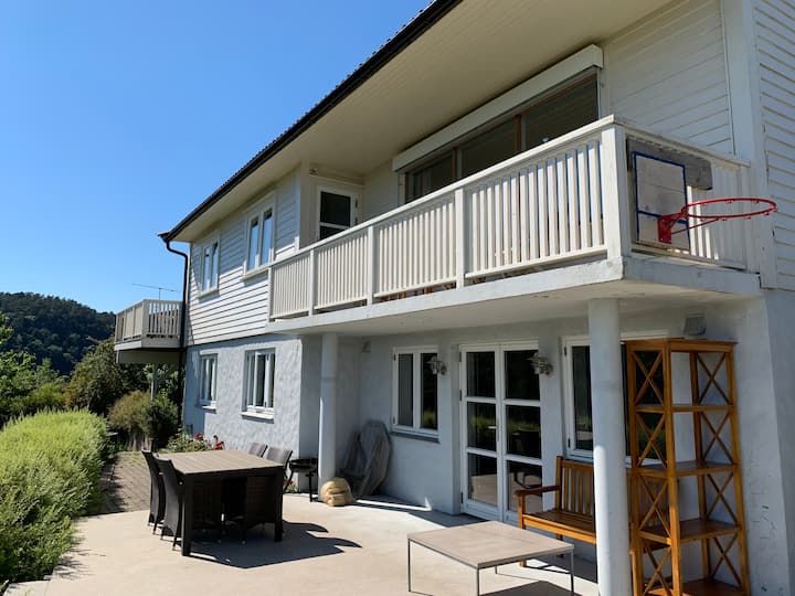 Hus Med Utsikt Over Byen Og Nærhet Til Naturen - Kristiansand