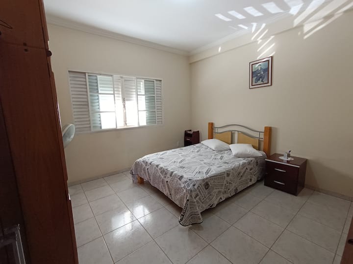 Quarto E Banheiro Em Casa FamÃlia. - Passos