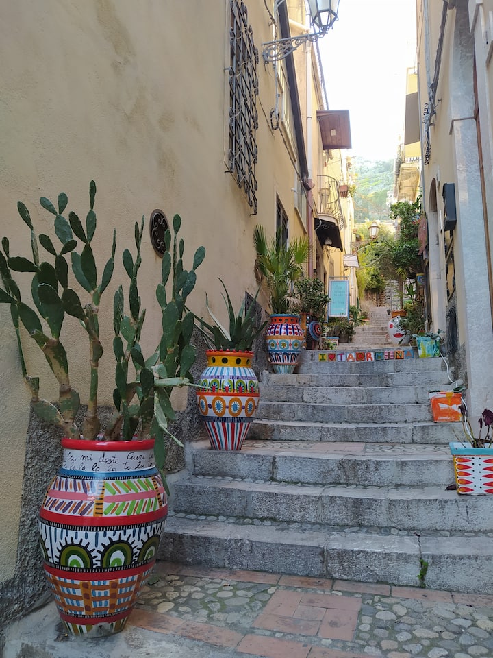 Casa Bianca- A Modern Retreat In Historical Center - Taormina