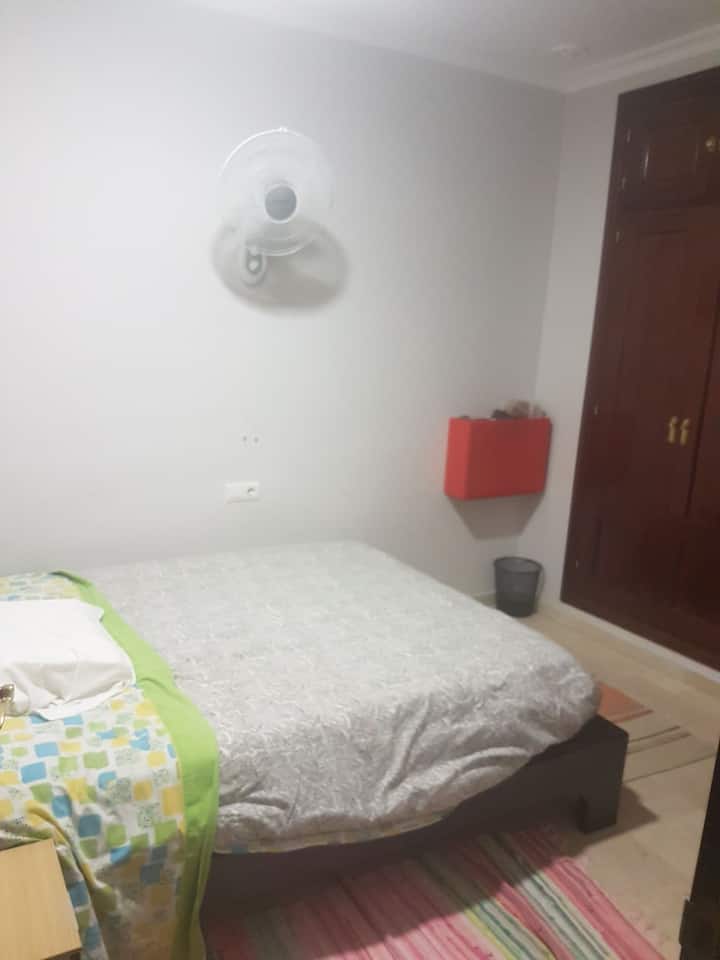 Habitación Con Cama De 1,50 Zona Mercado - Cadix