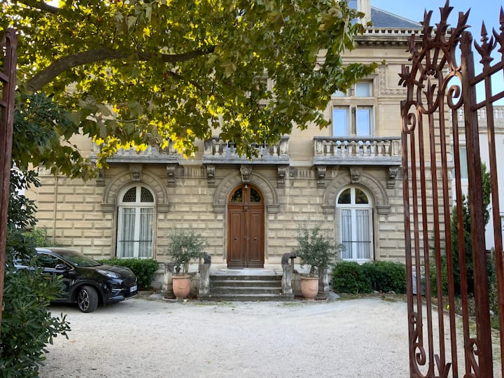 Etage/belle Demeure 3 Ch Classée 4*/ 2 Parkings - Valence en France