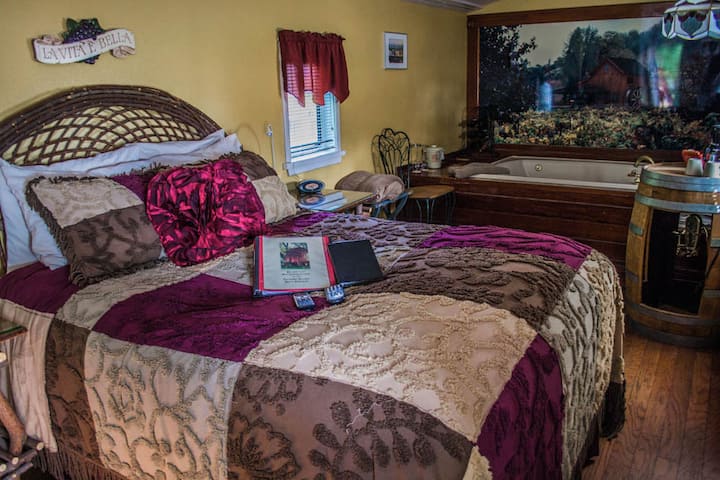 Wine Country Railroad Caboose Cabin - 나이스