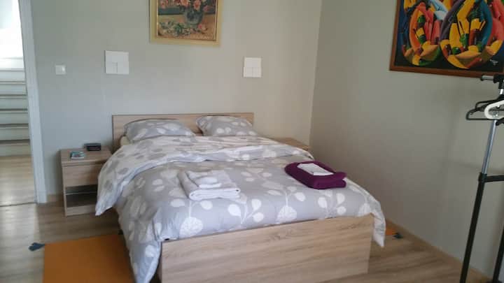 Chambre Dans Une Maison De Ville. - Saint-Quentin