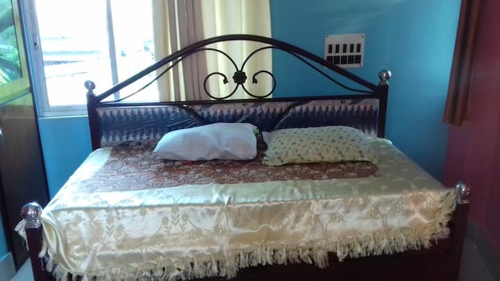 Comfortable Ac Room With Attached Bathroom - Howrah