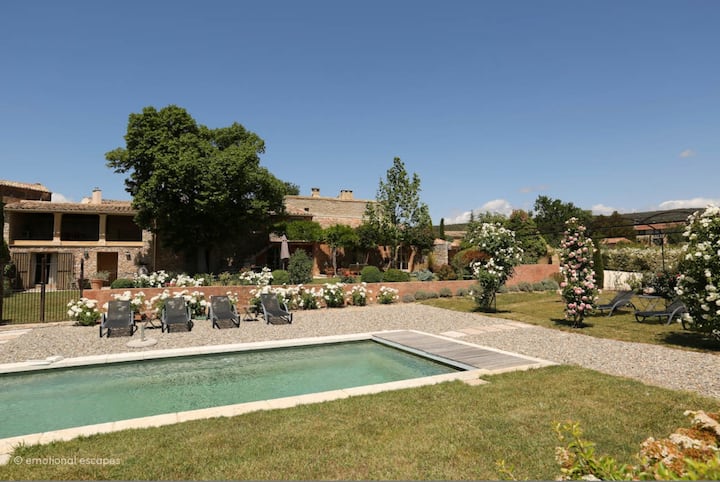Beautiful Farmhouse Sleeping 9, Roussillon. - Roussillon