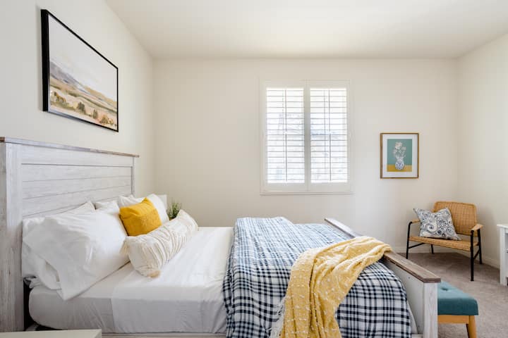 Roomy And Calm Private Guest Suite With Separate Entrance - Ontario, CA