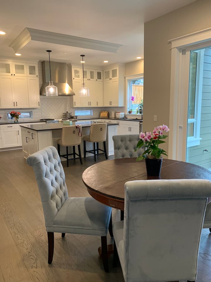 Single House Second Floor Room With A Private Bath - Bellevue, WA