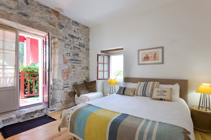 Le Charme  D'une  Maison Basque Du 17è - Ciboure